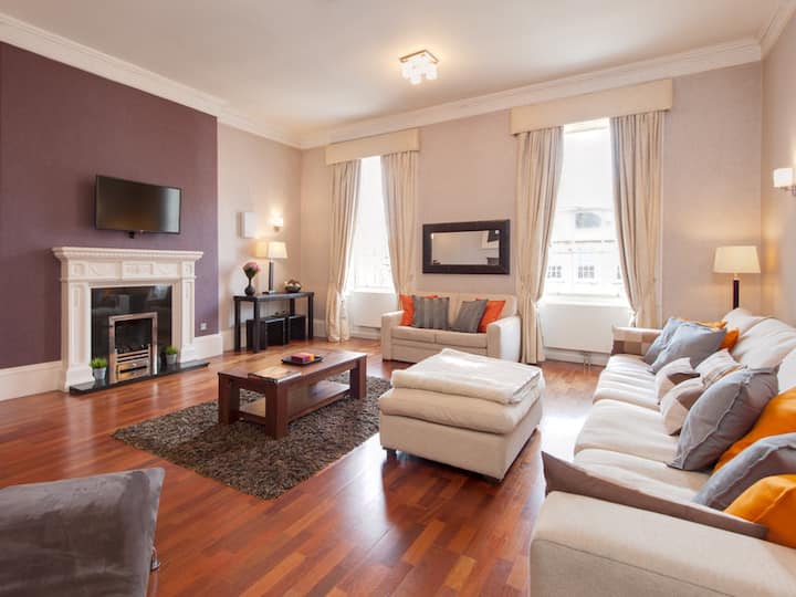 Spacious & Contemporary Apartment In Heart Of City - Edimburgo