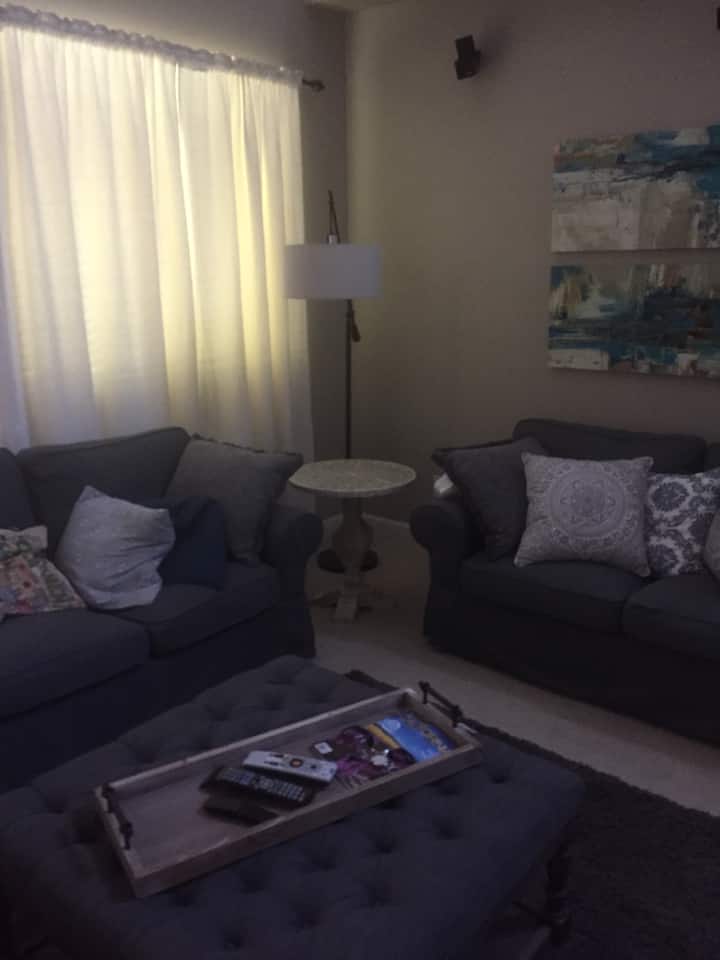 Queen Bed With Full Private Bath - Sacramento, CA