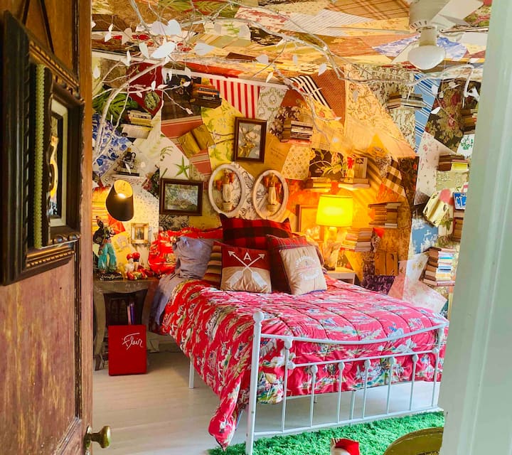 West Village Pop Art Palace- 3rd Floor Suite - Grosse Pointe, MI