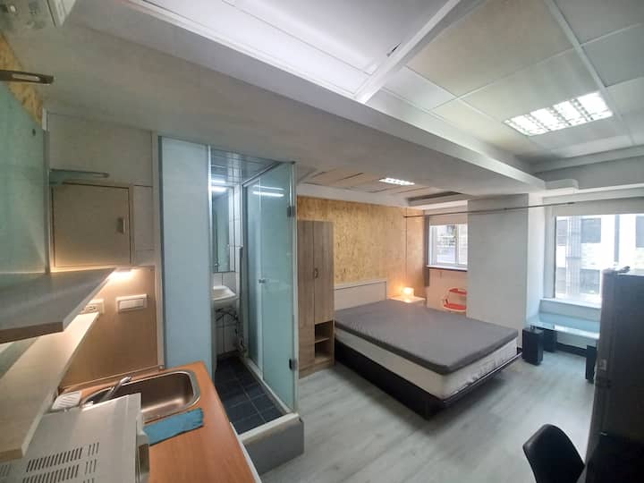 [G]［月/季租］西門捷運3分鐘，採光佳，洗衣機高速連網全功能套房。適升學考試，公司員宿，出差商旅 - 萬華區