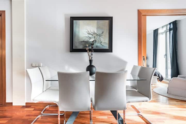 Three Bedroom Apartment Ronda Universitat - You Stylish - Barcelona
