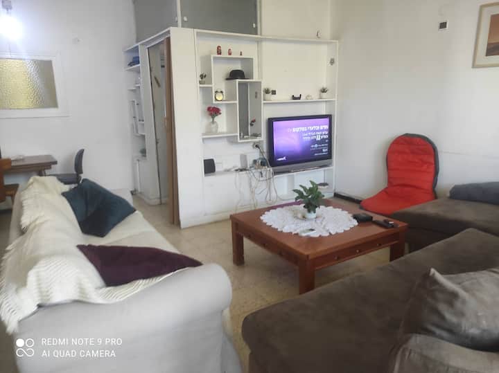 Vintage Apartment In Center Tlv Near
Beaches. - Tel-Aviv