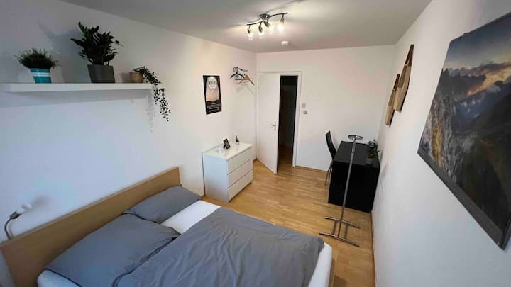 Schönes Privatzimmer / Nice Private Room - Munich