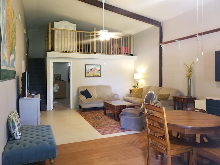 Quiet Country Home 40 Minutes From San Antonio - Pleasanton, TX