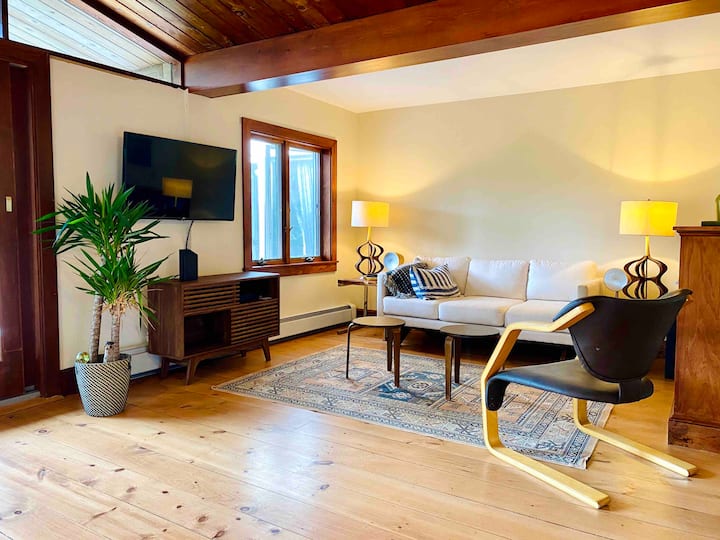 Mid-century Modern Home 5 Minute Walk To Beach - Falmouth, MA