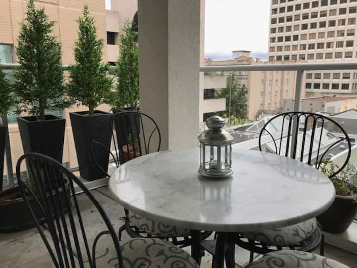 Bright And Airy 2bed/2bath Condo In The Heart Of Downtown Victoria - Victoria