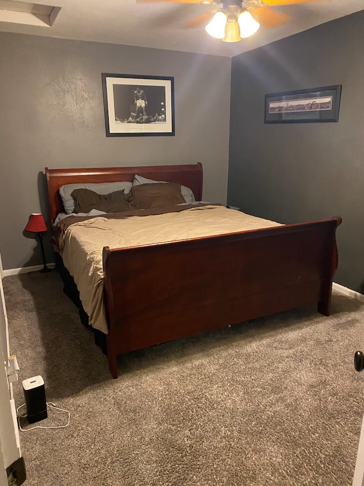 Cheerful 2 Bed Room 2 Bathroom Home By Beaverdale - Des Moines, IA