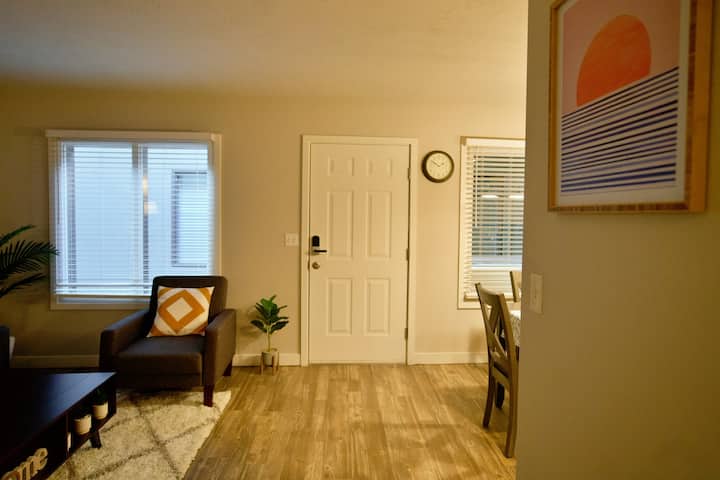 Hidden 2br Sleeps 5 | Ev Garage | Near 9th & 9th - Salt Lake City, UT