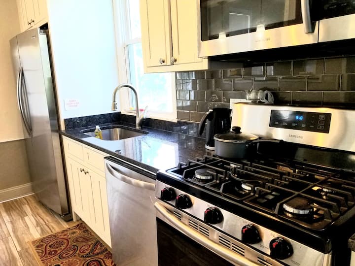 Whole Apt Near Bwi Airport With Private Parking - Baltimore, MD