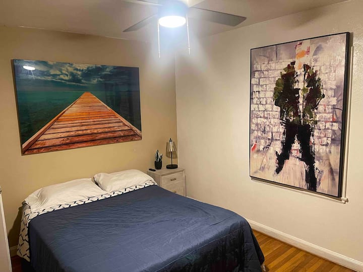 Spacious Work Appropriate Room 2 - Stockton, CA