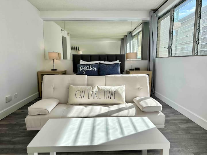 Renovated Studio Waikīkī Beach Shopping Restaurant - Honolulu, HI