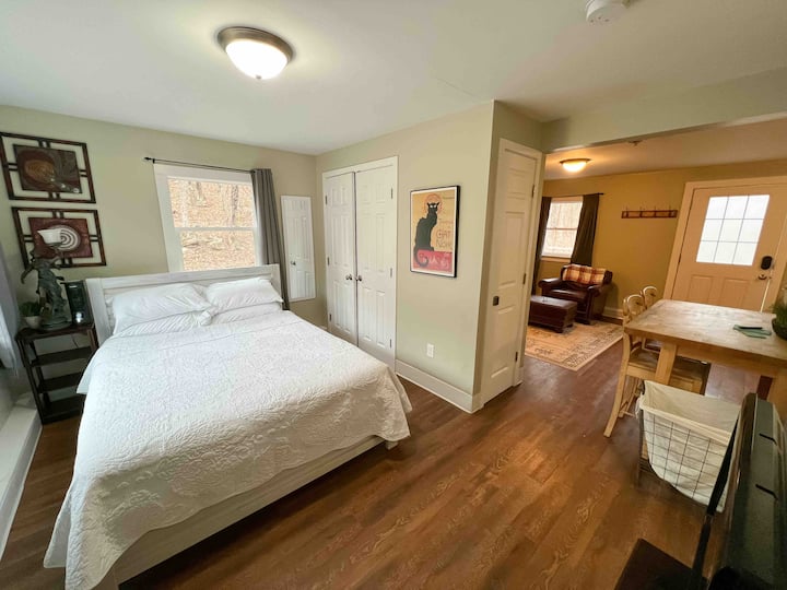 Cozy Studio: Furnished, Utilities Included - Ludlow, MA