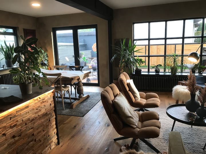 A Large Family House Close To Every Thing - Islande