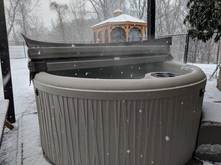 Northampton-area
Hot Tub
Pet Friendly - Northampton, MA