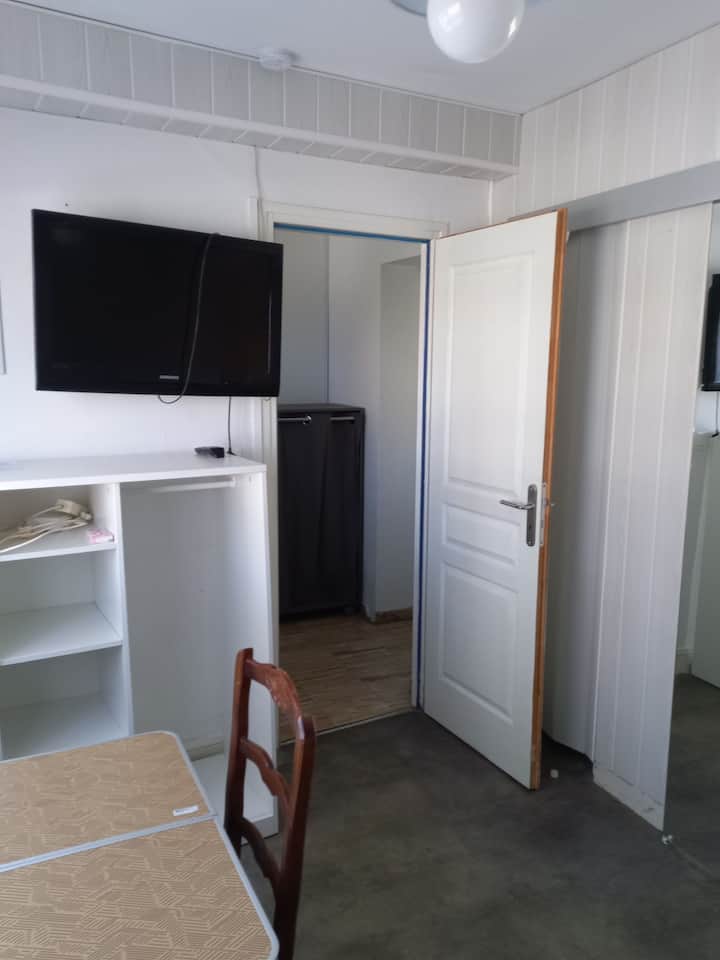 Chambre Et Salle De Bains Idéales Pour 1 Personne - Dunkirk