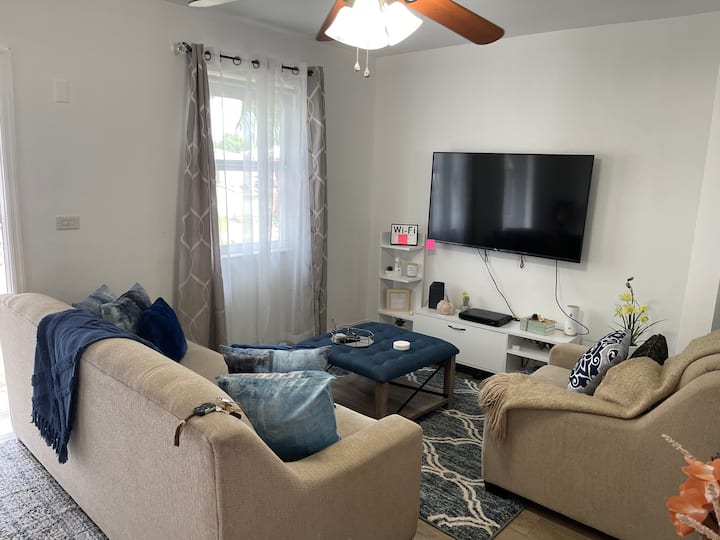 Cozy Home Located Close To The Beach And Shops. - Pompano Beach, FL