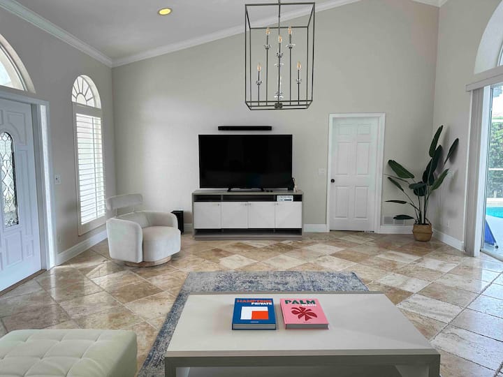 Waterfront House, 3 Blocks To Tigertail Beach. - Marco Island, FL