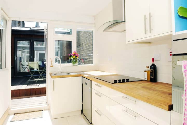 Modern City Cottage Ringsend Grand Canal Dublin - 