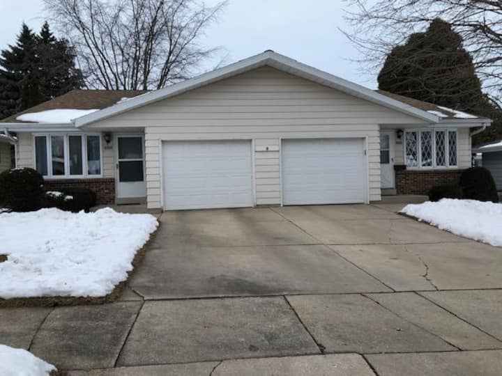 Two Bedroom Home Away From Home - Ryder Cup!!! - Sheboygan, WI
