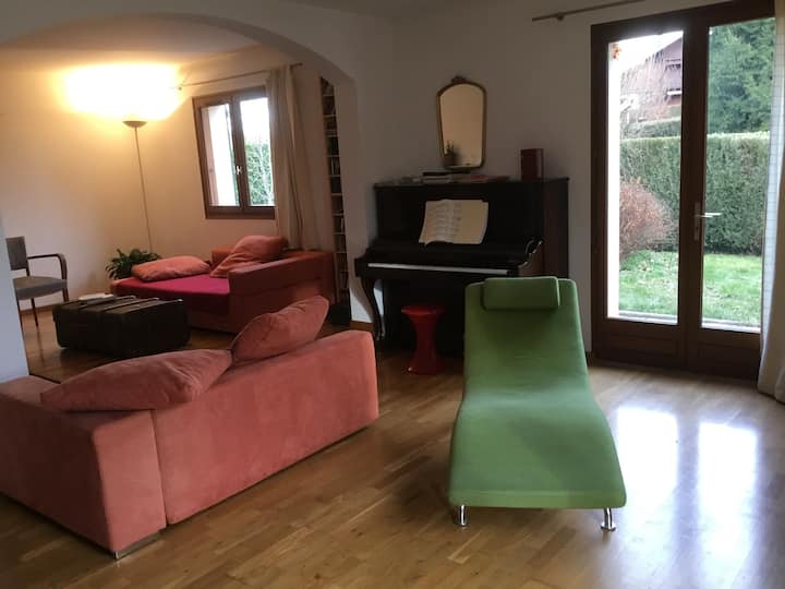 3 Bedrms And Living Space In House - Gex