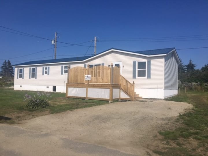 Yarmouth: Renovated ($70,000) 3 Bedroom Mini Home - Yarmouth
