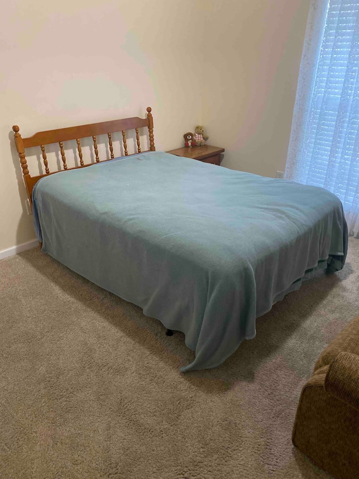 Nice Clean Bedroom Private Bathroom - Cartersville, GA
