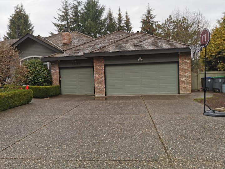 Nest Guesthouse-walkout Basement - Surrey