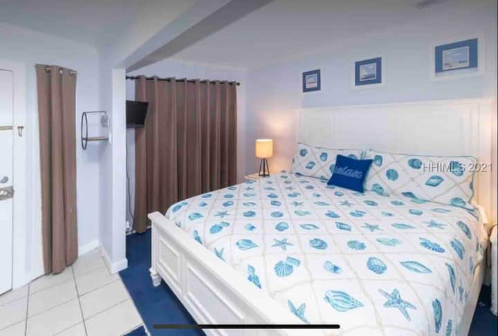 Beach View. Suite. Upgraded. 1 Br. 1ba. Sleeps 5 - Coligny Beach Park