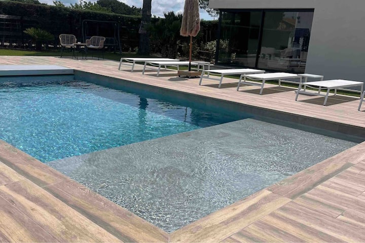 Magnifique Studio Avec Piscine - Camargue