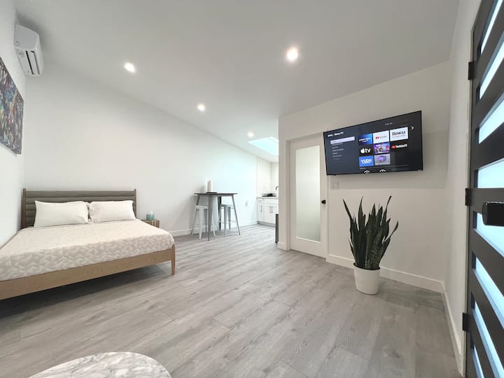 Spacious Unit In The Heart Of Los Angeles - Beverly Hills, CA