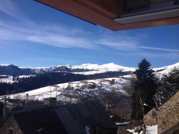 Maison De Campagne Idéalement Située - Chambon-sur-Lac
