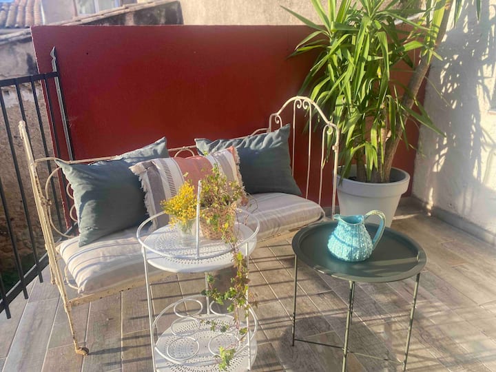 Maison De Toit Aux Deux Terrasses Plein Sud. - Montagnac