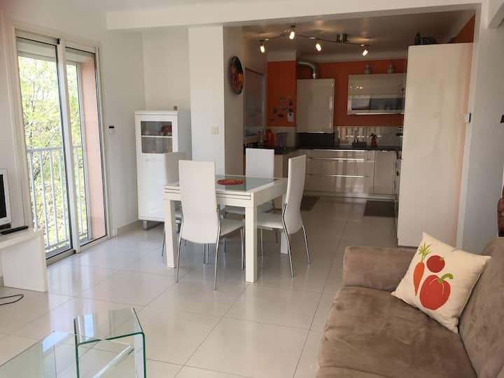 Appartement Lumineux 
Entre Village Et Plage - Fréjus