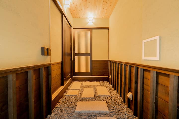 【鶴Inn 松露閣】贅沢な和モダン一軒家| 花園町駅徒歩5分| 難波、心斎橋、梅田へ直通 - Osaka, Japan