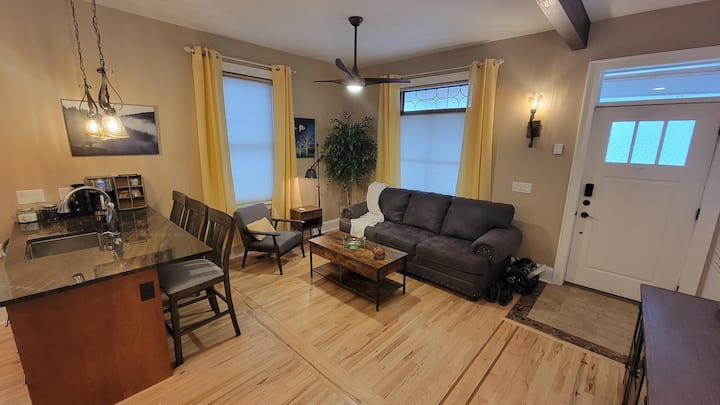 River Rock Retreat In Historic Small Building - Minneapolis