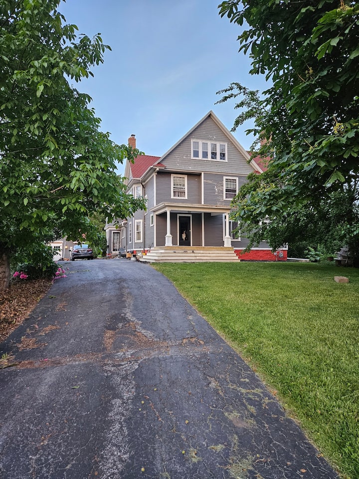 1895 Willowbrook Ageless Charm - Rochester, NY