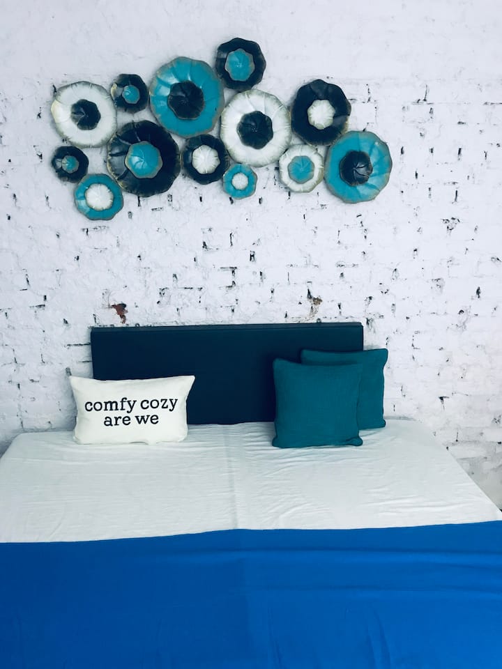 The Cozy Blue Den - New Delhi