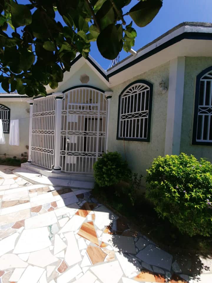 Maison Entière - Port-au-prince (Haiti) 80$ / Nuit - Port-au-Prince