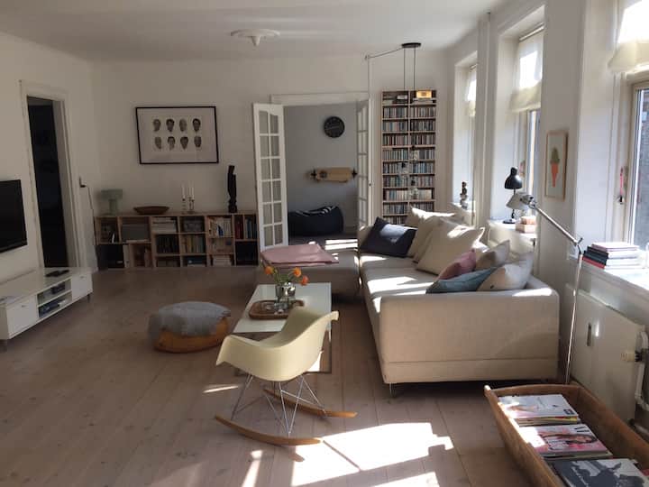 Spacious Bright And Newly Renovated - 3 Bedrooms - Copenhagen Central Station