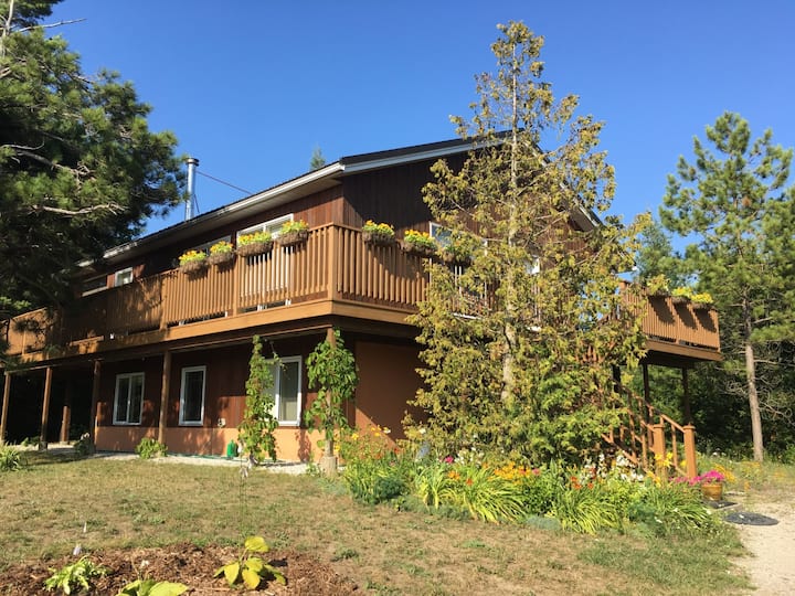 Gorgeous Home Offering Sunset Views. - Sauble Beach