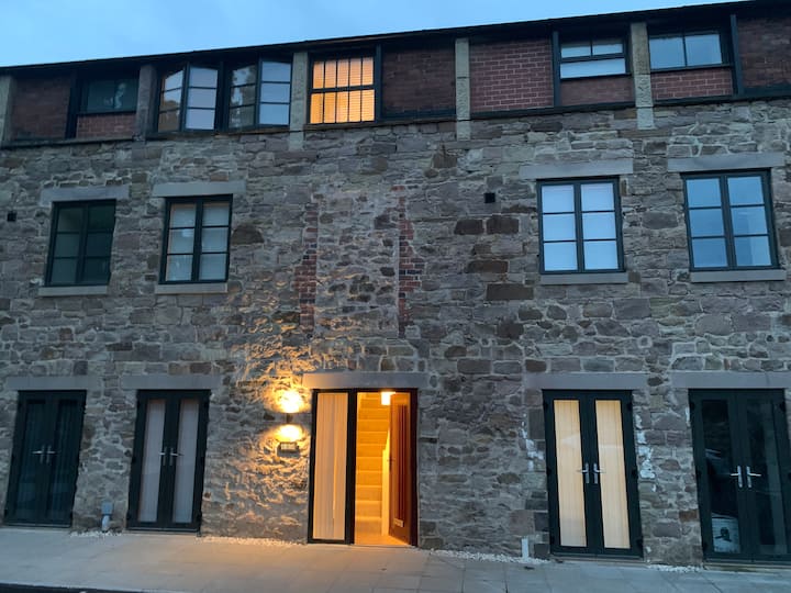 Village Location Converted Townhouse Near Matlock - Matlock
