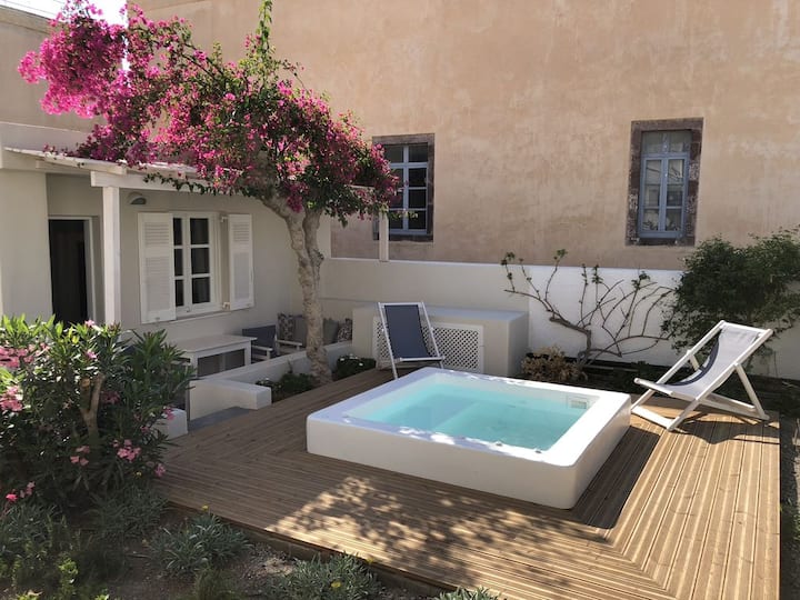 The Garden Studio In Oia - Oia