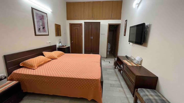 Cozee Private Bedroom With Attached Bathroom - Chandigarh