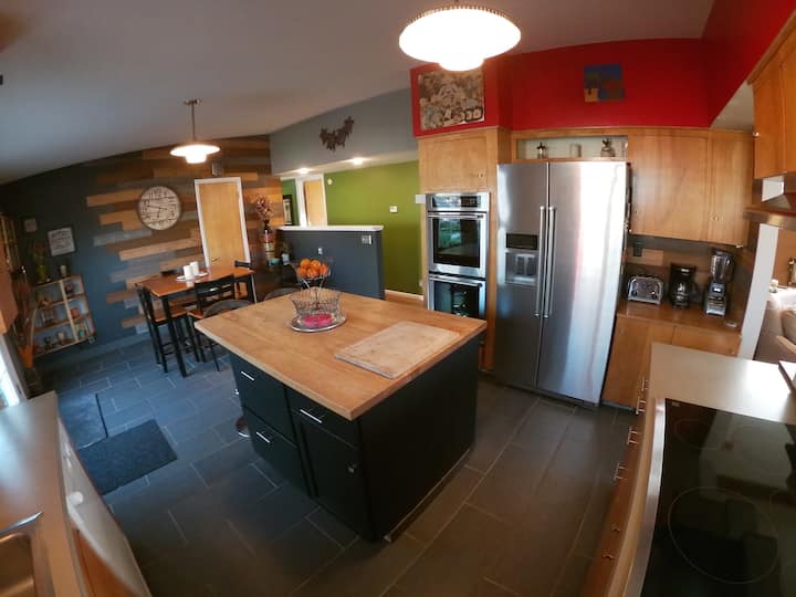 East Boise Mid-century!
Hottub! Super Clean! - Lucky Peak State Park, Boise