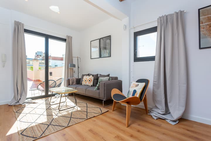 Center Attic With Terrace And Views! - Barcelona