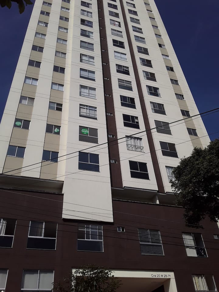 Confortable Y Amplia Habitación En Apto-edificio. - Bucaramanga