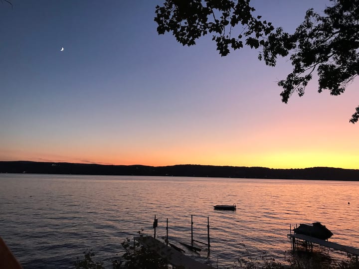 Beautiful Lakefront Cottage - Canandaigua, NY