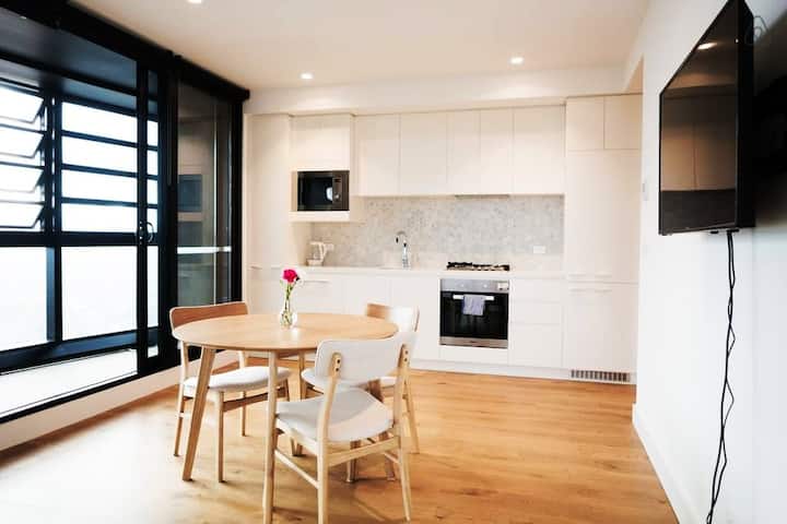 Box Hill Apartment With A Spectacular View - Box Hill