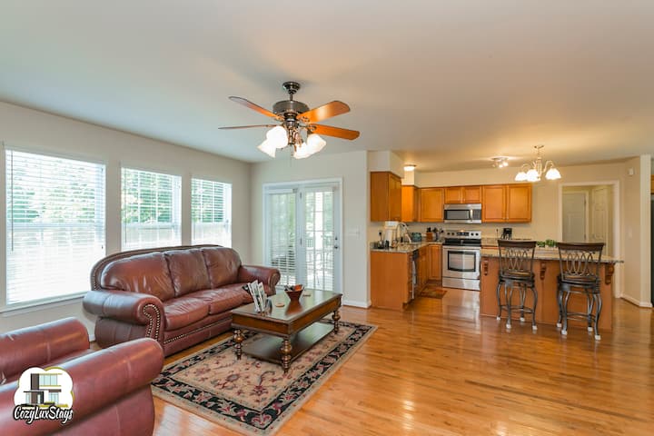 Huge Home For Groups Near Downtown