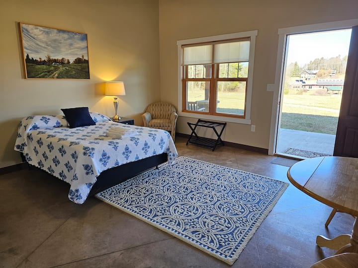 Bermed Lodge Room 6 - Floyd, VA